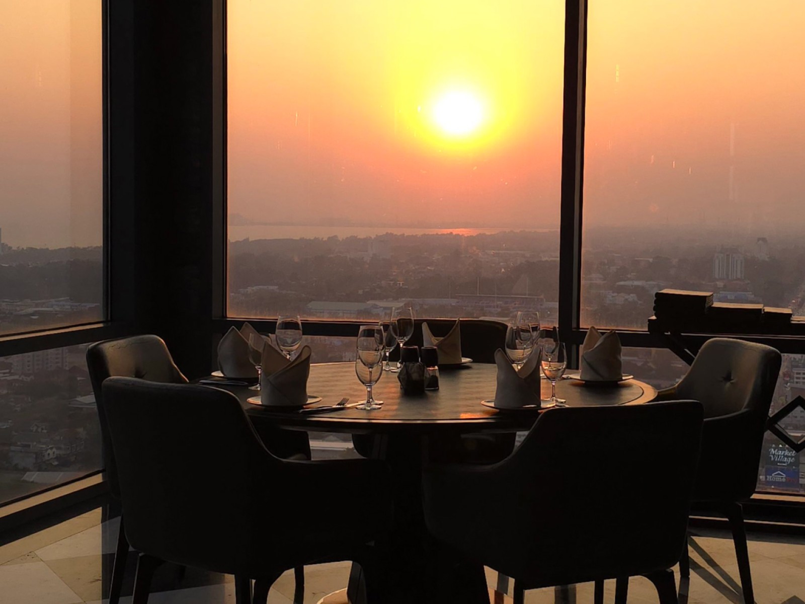 Elementi Rooftop Restaurant | Rayong Hotel | Holiday Inn & Suites ...