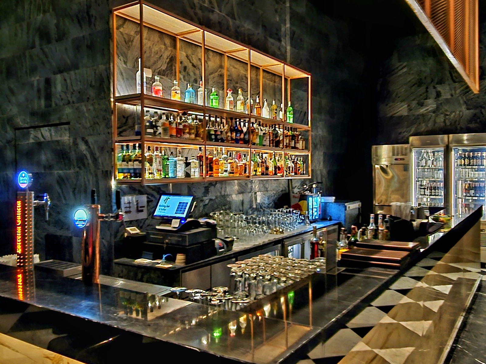 Elementi Rooftop Bar | Sky Bar at Holiday Inn & Suites Rayong