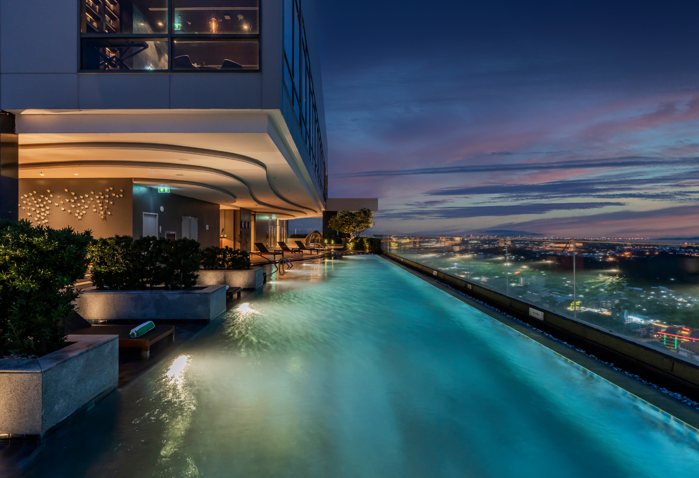 Infinity Pool | Best Rayong Hotel | Holiday Inn & Suites Rayong City Centre