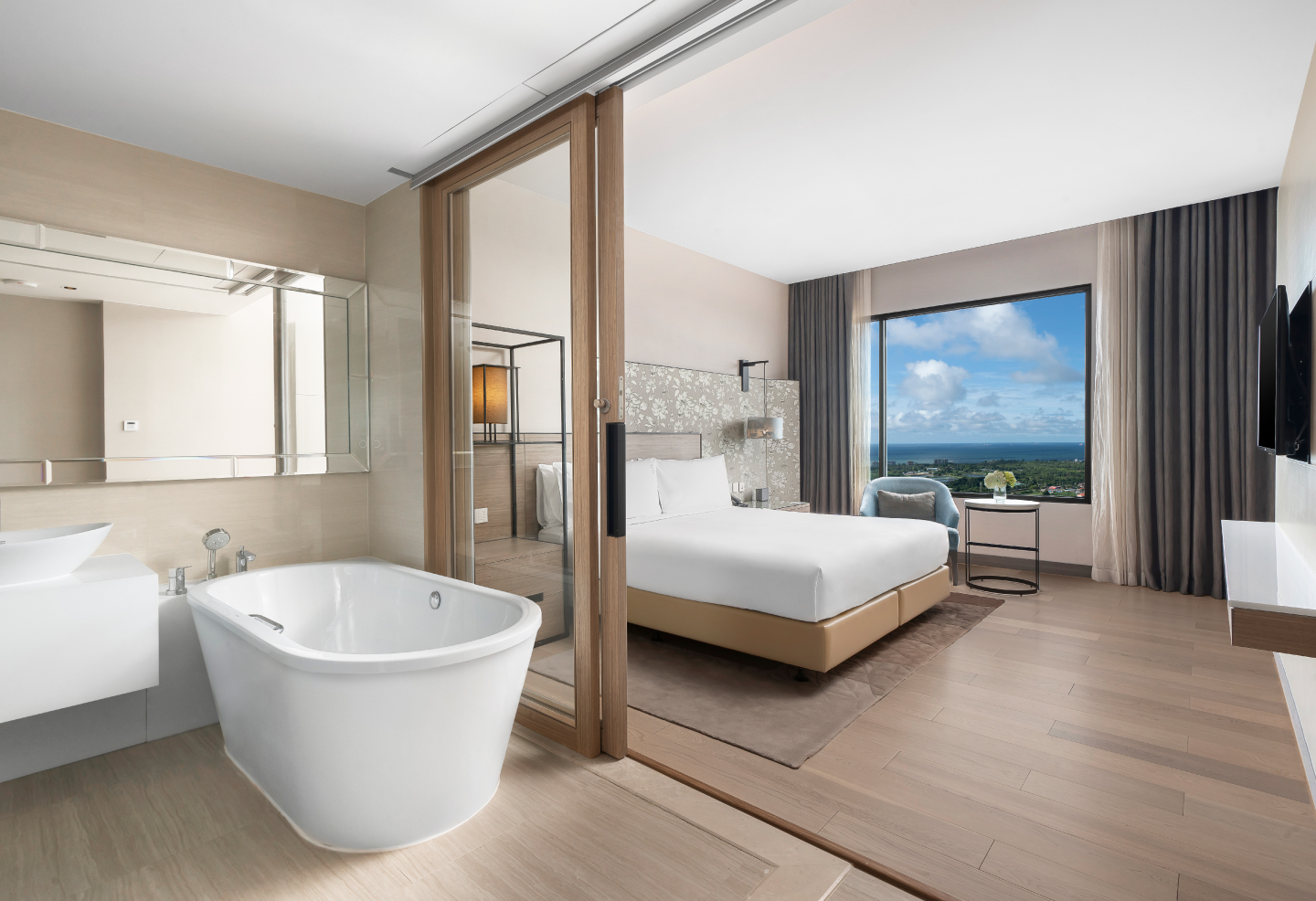 Best Rayong Hotel | Holiday Inn & Suites Rayong City Centre