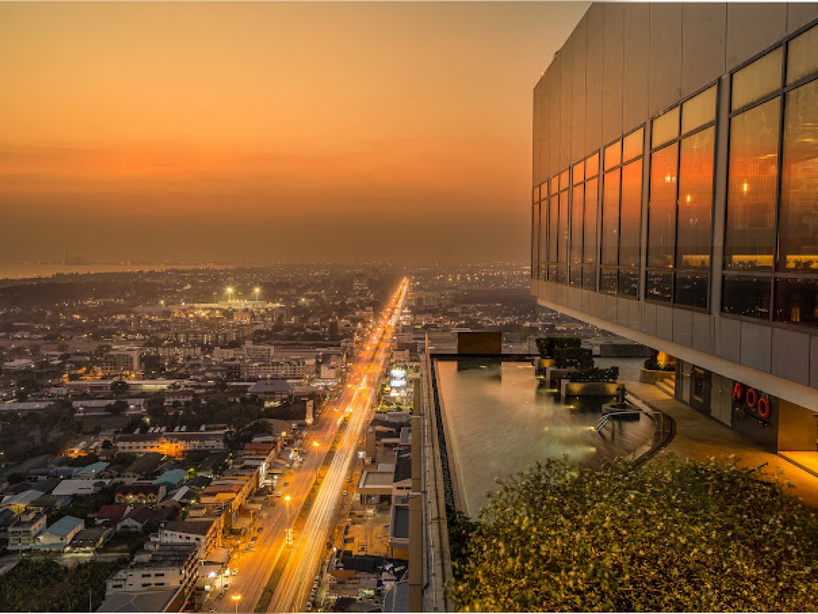 Elementi Rayong: Best Rooftop Restaurant | Rooftop Sky Bar In Rayong